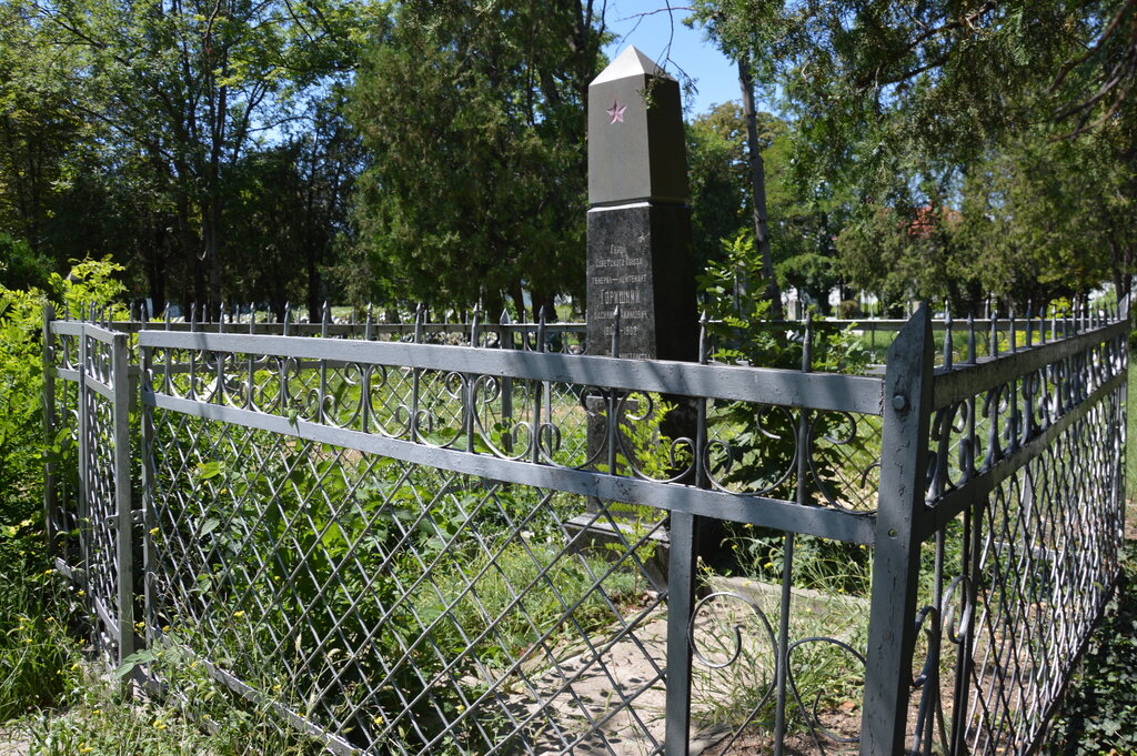 Ünlü kişilerin mezarları Герой Советского Союза В.А. Горишний, Simferopol (Akmescit), foto