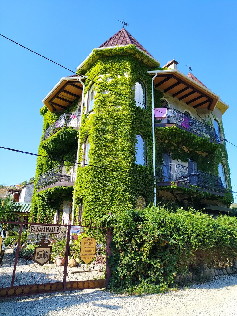 Konuk evi Zamok Aluston, Kırım Cumhuriyeti, foto