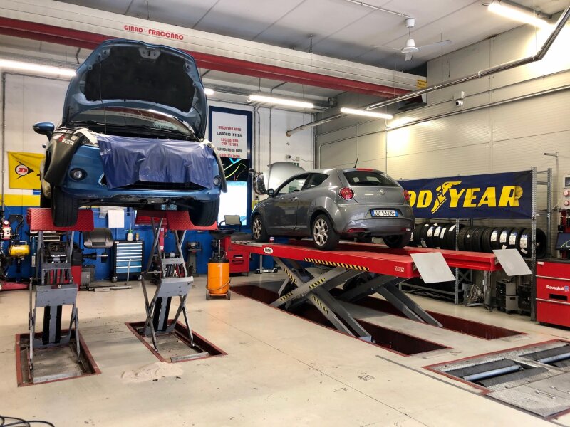 Jant ve lastikçiler Evo Car Service Srl, Lombardiya, foto