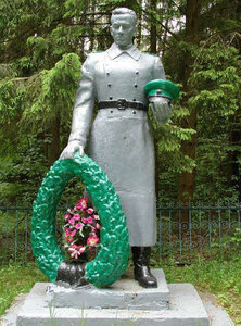 Братская могила (Magiliowskaja voblasc, Chavuski rajon, Antonovskiy selsovet, derevnya Lapeni, Tsentralnaya ulitsa), anıt, heykel  Mogiliovskaya oblastından