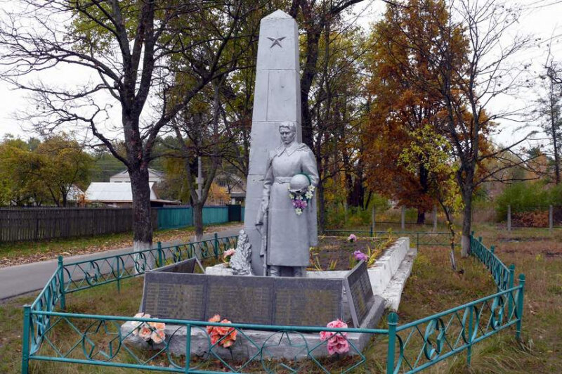 Anıt, heykel Братская могила воинов, Kiev Bölgesi, foto