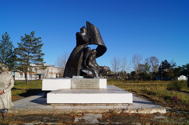 Anıt, heykel Народоармейцам, Yahudi Özerk Bölgesi, foto