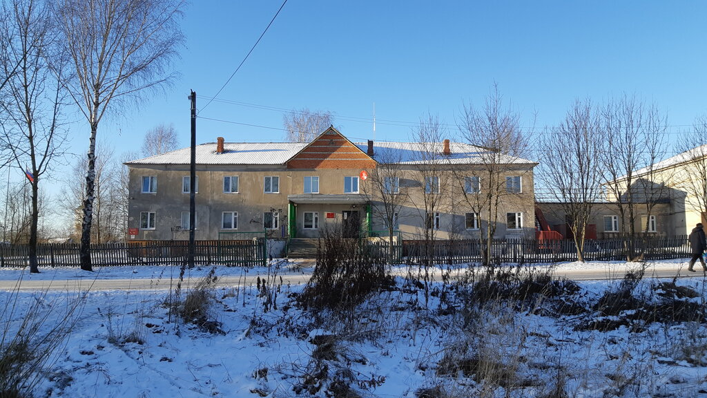 Ortaokul Vozdvizhenskaya srednyaya obshcheobrazovatelnaya shkola Mou, Yaroslavskaya oblastı, foto