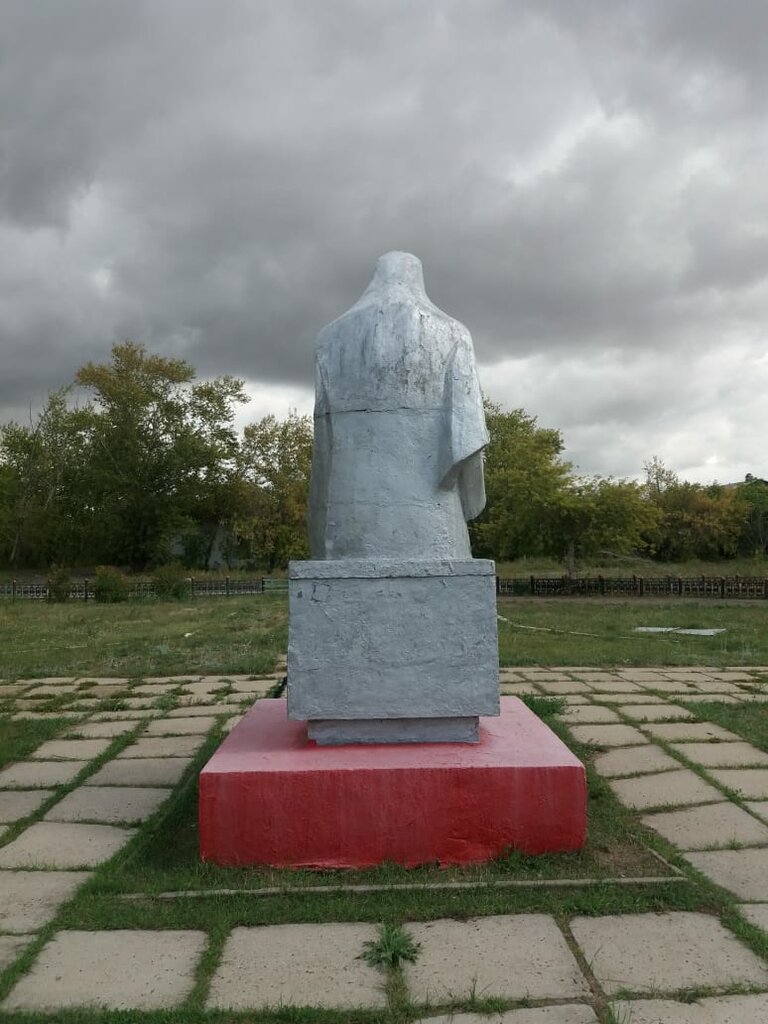 Anıt, heykel Скорбящая мать, Omskaya oblastı, foto