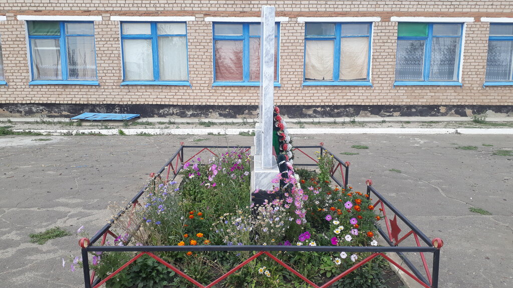 Anıt, heykel Вам ушедшим в бессмертие вечная память, Orenburgskaya oblastı, foto