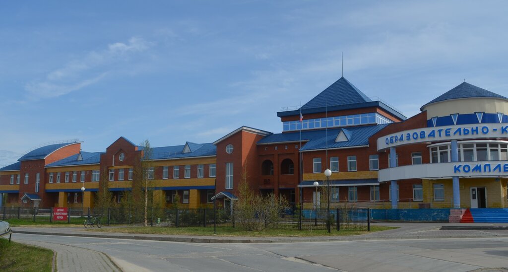 Ortaokul Srednyaya polnaya obshcheobrazovatelnaya shkola p. Sosnovka Mou, Hantı‑Mansi Özerk Okrugu, foto