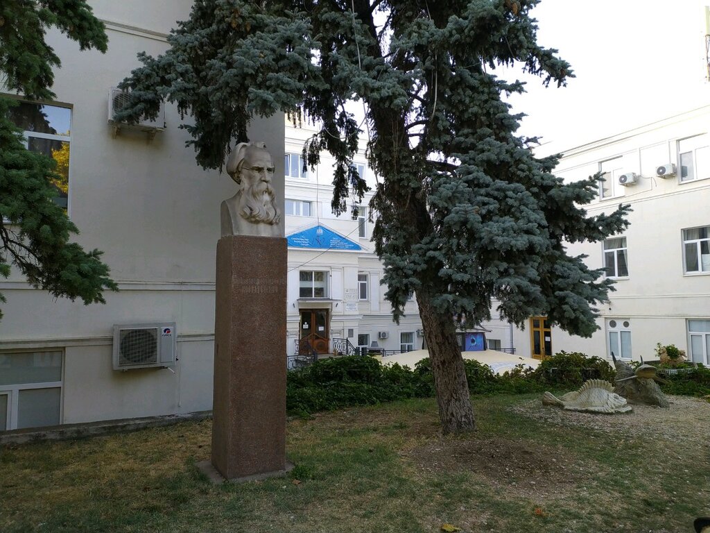 Anıt, heykel Александр Онуфриевич Ковалевский, Sevastopol, foto