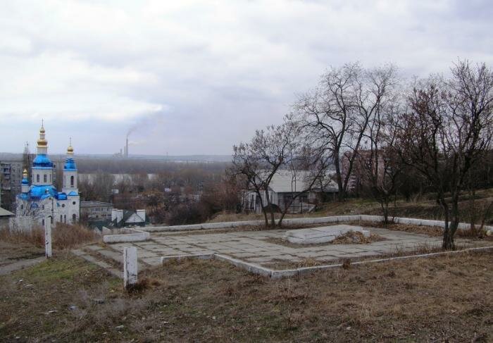 Anıt, heykel Братская могила погибшего в 1941 г. экипажа бронепоезда, Dnepropetrovsk, foto