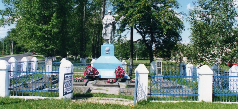 Anıt, heykel Братская могила, Gomelskaya oblastı, foto