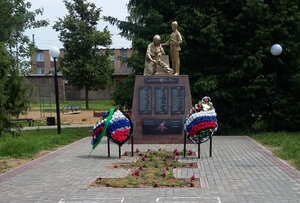 Воинам, погибшим в боях за освобождение города в 1943 г. (Smolensk Region, Pochinkovskiy munitsipalny okrug, Pochinkovskoye gorodskoye poseleniye), anıt, heykel  Poçinok'tan