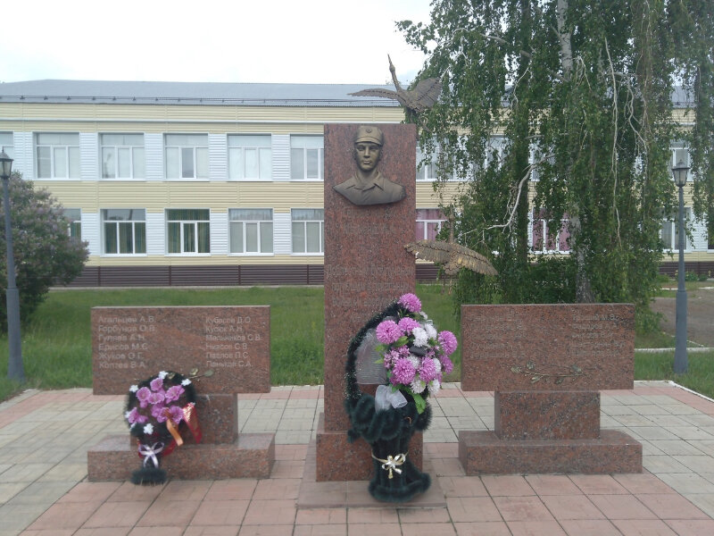 Anıt, heykel Павшим в локальных войнах, Orenburgskaya oblastı, foto