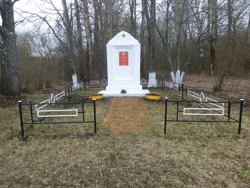 Anıt, heykel Памятный знак погибшим советским воинам, Orlovskaya oblastı, foto