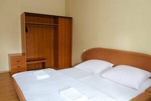 Dworek Brodowo Restauracja Hotel Przyjecia (Greater Poland Voivodeship, Swarzędz, ulica Poznańska, 14), otel  Büyük Polonya Voyvodalığı'ndan