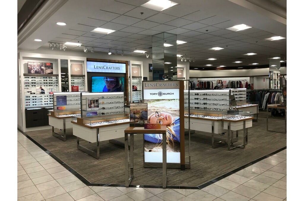 Giyim mağazası LensCrafters at Macy's, Glendale, foto