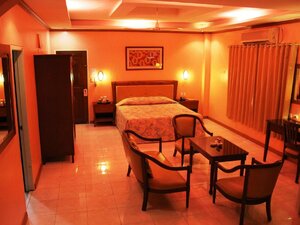 Pacific Breeze Hotel and Resort (Central Luzon, City of Angeles), otel