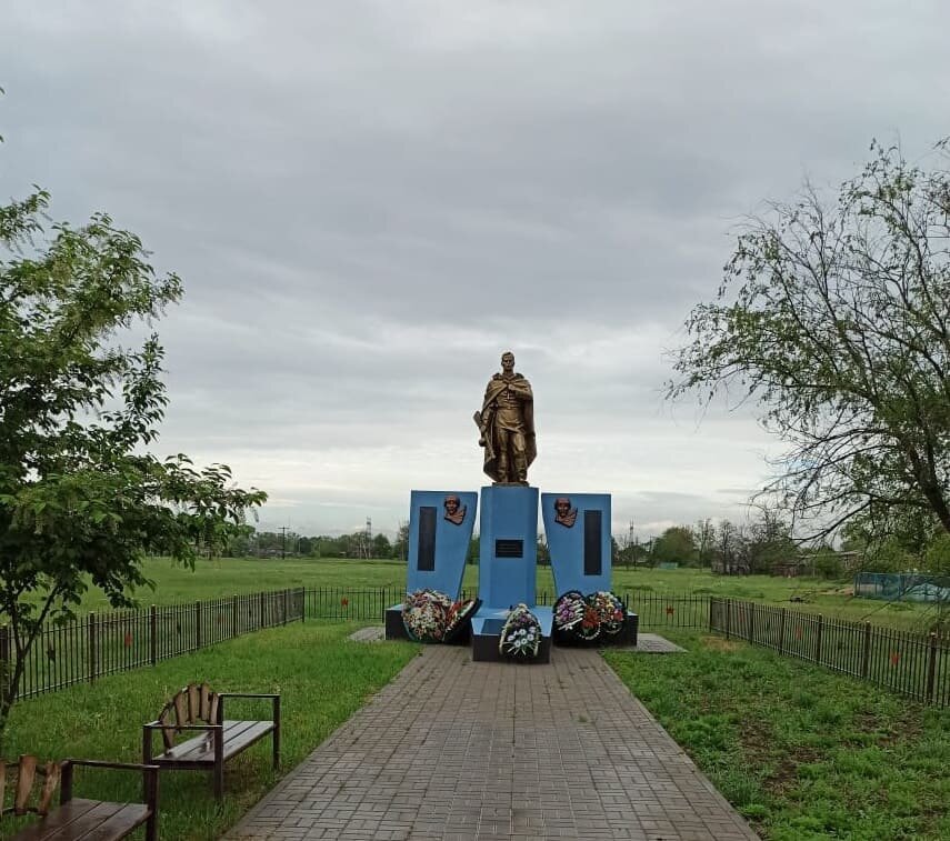 Anıt, heykel Воинам-калмыкам, Rostovskaya oblastı, foto