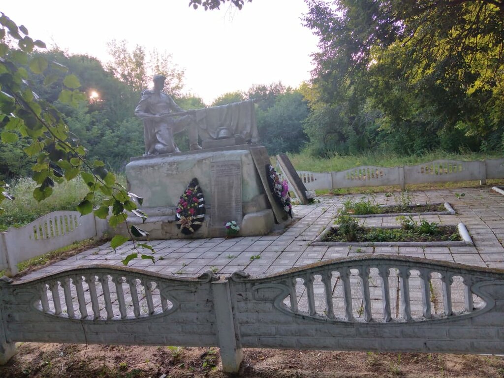 Anıt, heykel Братская могила советских воинов, Orlovskaya oblastı, foto