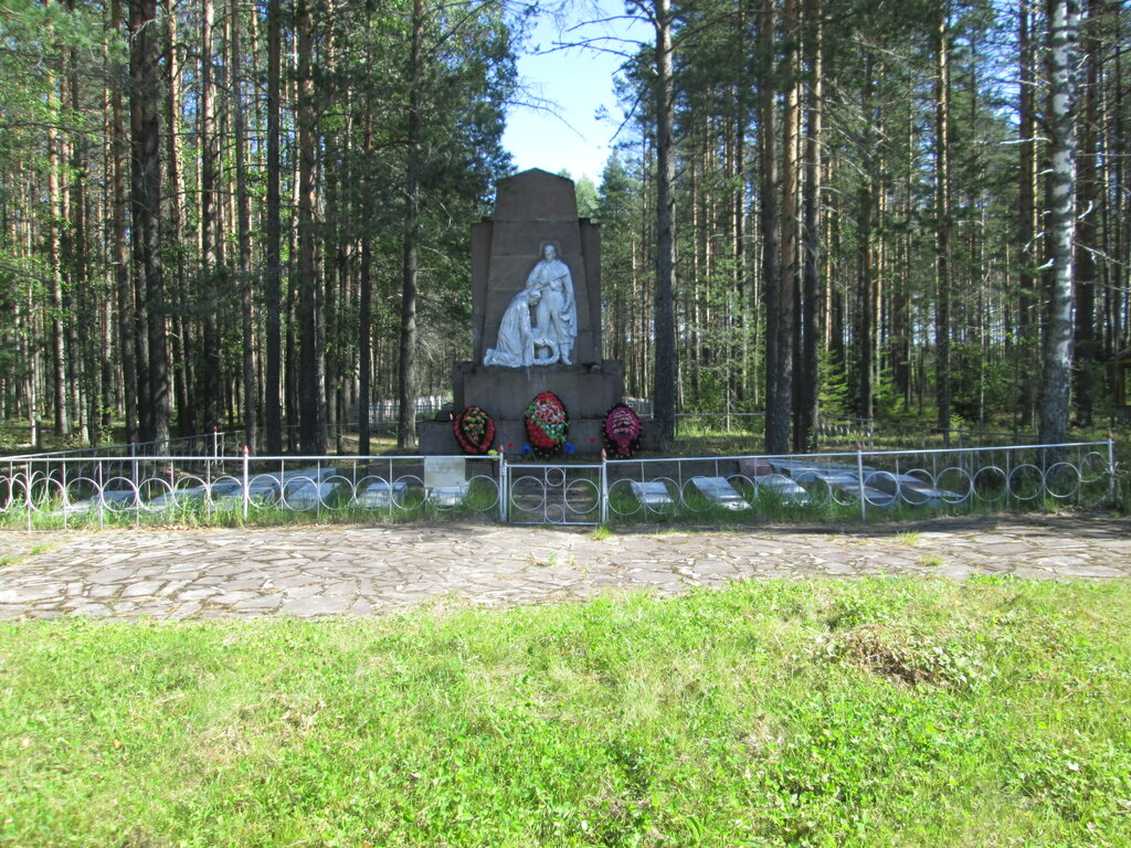 Anıt, heykel Братская могила советских воинов, павших в боях за Родину, Karelya, foto