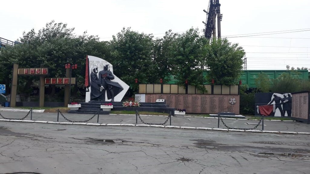 Anıt, heykel Воинам всех войн, Pervouralsk, foto