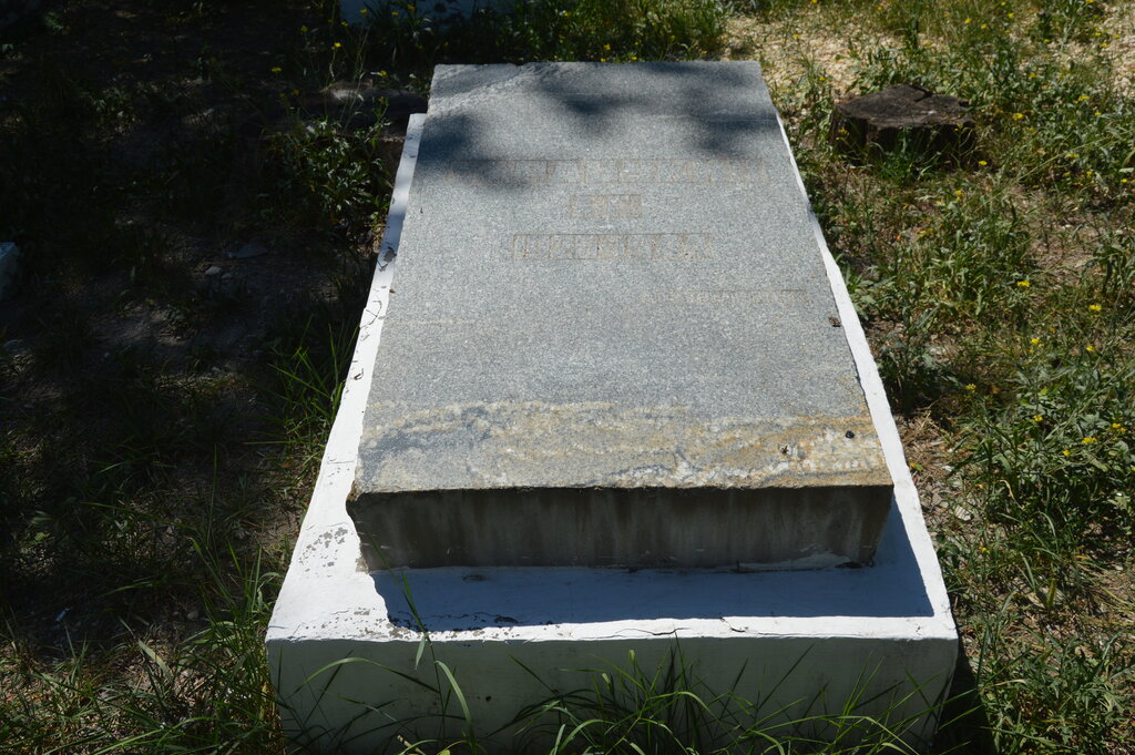 Ünlü kişilerin mezarları Подпольщик Л.Г. Тарабукин 1944 год, Simferopol (Akmescit), foto