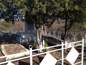 Миномётчикам 79-й бригады морской пехоты и их комиссару Толмачёву Александру Георгиевичу, погибших здесь 16 июня 1942 г. (Sevastopol, Balaklavskiy District, Town of Inkerman), anıt, heykel  İnkerman'dan