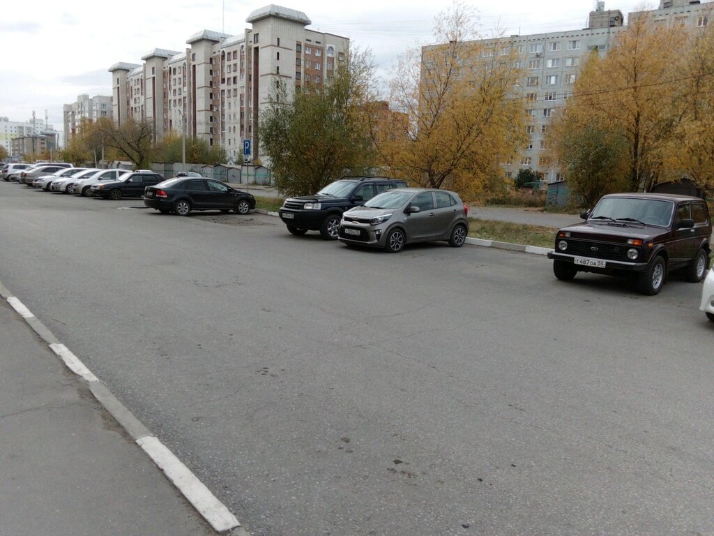 Otoparklar Парковка, Omsk, foto