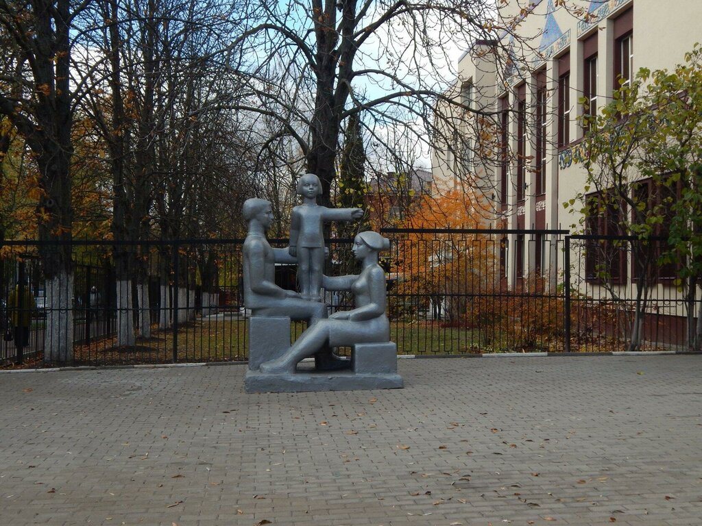 Park, sokak heykeli Семья, Belgorod, foto