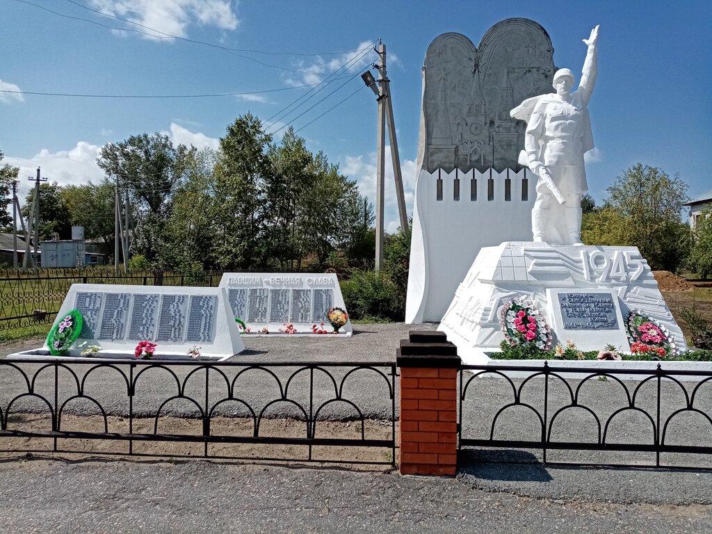 Anıt, heykel Мемориальный комплекс воинам, погибшим в годы Великой Отечественной войны, Altayski krayı, foto