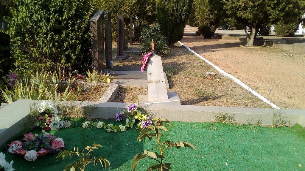 Ünlü kişilerin mezarları Советский воин А.В. Суворов, Sevastopol, foto