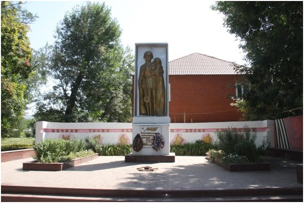 Anıt, heykel Ветеранам-гудермесцам Великой Отечественной войны, Gudermes, foto