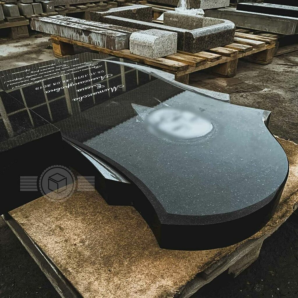 Heykel ve mezarlık taşı üreticileri Onego-black, Petrozavodsk, foto