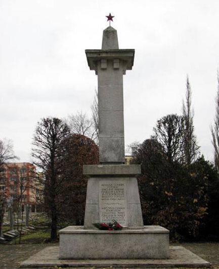 Anıt, heykel Могилы воинов на кладбище, Bydgoszcz, foto