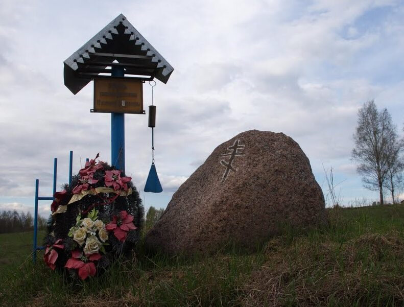 Anıt, heykel Сожженным жителям, Vitebskaya oblastı, foto