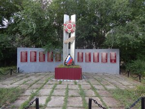 Погибшим в годы Великой Отечественной войны (Lipetsk Region, Krasninskiy rayon, Sukhodolskiy selsovet, selo Reshetovo-Dubrovo, Tsentralnaya ulitsa), anıt, heykel  Lipetskaya oblastından