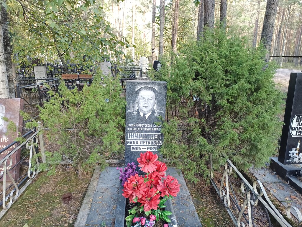 Ünlü kişilerin mezarları Герой Советского Союза Журавлёв Иван Петрович, Saint‑Petersburg, foto