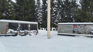 Погибшим в Великой Отечественной войне (Tyumen Region, Vikulovskiy rayon, selo Churtan, Frunzenskaya ulitsa), anıt, heykel  Tümen (Tiumenskaya) oblastından