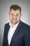 Orhan Üyüklüer, Selbstständiger Finanzberater für die Deutsche Bank (North Rhine-Westphalia, Essen, Lindenallee, 29), finansal danışmanlık  Kuzey Ren‑Vestfalya'dan