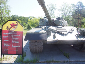Танк Т-80 (gorodskoy okrug Chelyabinsk, Traktorozavodskiy District, Sad Pobedy Park), teknoloji anıtı  Çeliabinsk'ten