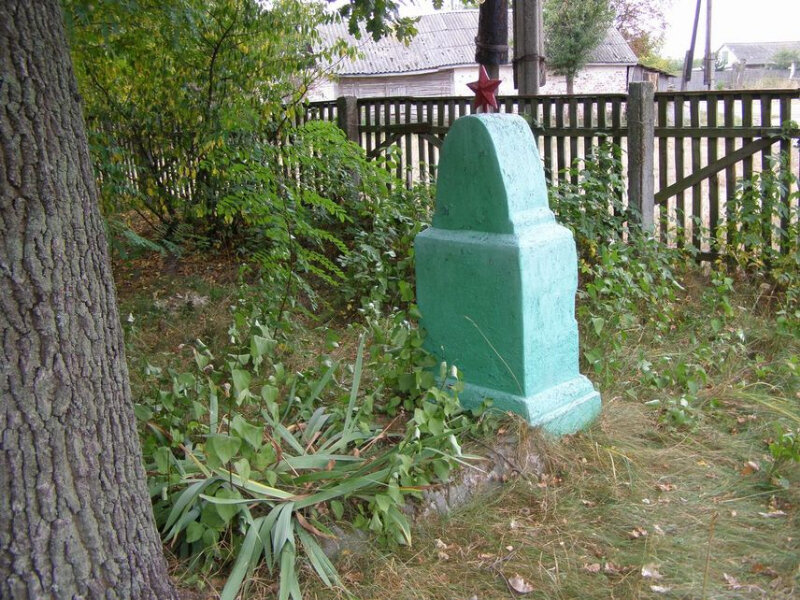 Anıt, heykel Могила воина, Çernigov Bölgesi, foto