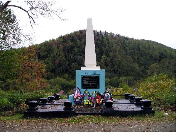Anıt, heykel Братская могила советских воинов, Sahalin Bölgesi, foto