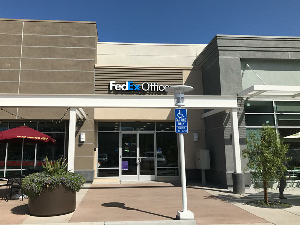 Fotokopi dükkanları FedEx Office Print & Ship Center, Kaliforniya Eyaleti, foto