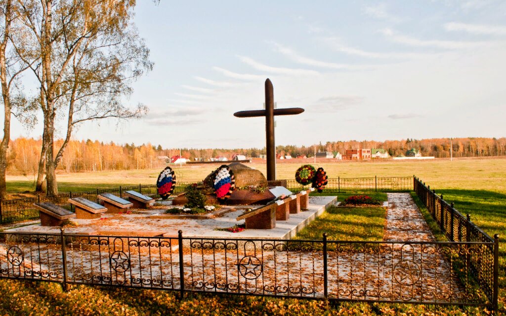 Anıt, heykel Братская могила, Moskova ve Moskovskaya oblastı, foto