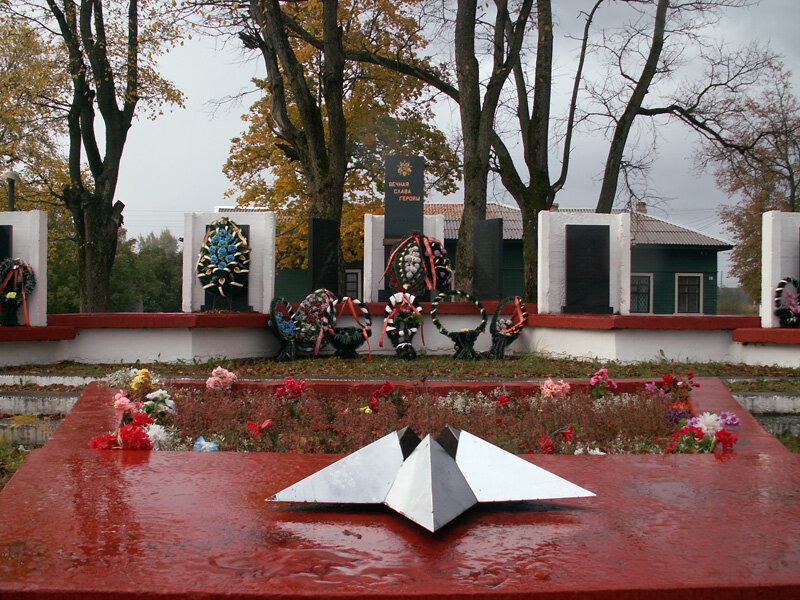Anıt, heykel Братская могила, Tverskaya oblastı, foto