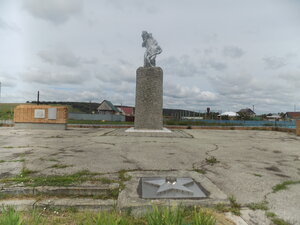 Мемориал погибшим в Великой Отечественной войне 1941-1945 гг. (Tsentralnaya ulitsa No:104, selo Stary Buyan), anıt, heykel  Samarskaya oblastından