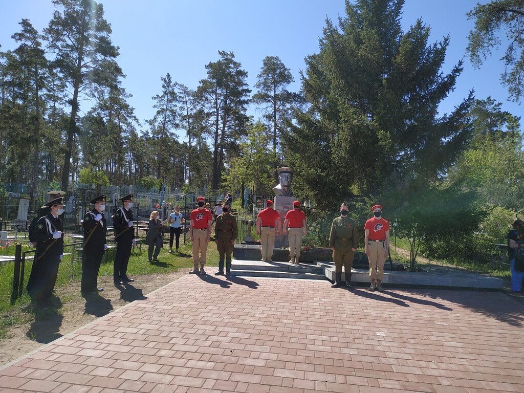 Ünlü kişilerin mezarları Е.А. Никонов, Tolyatti (Togliatti), foto