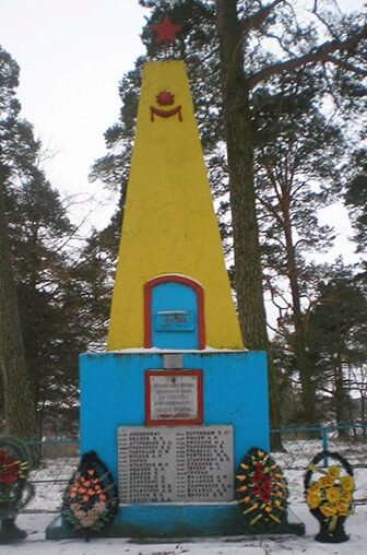 Anıt, heykel Братская могила, Vitebskaya oblastı, foto