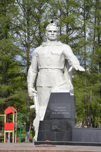 Мужеству (Kemerovo — Kuzbass Region, Kiselyovsk, ploshchad Pobedy), anıt, heykel  Kiseliovsk'tan