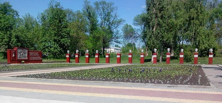 Anıt, heykel Пионерам-героям, Dankov, foto