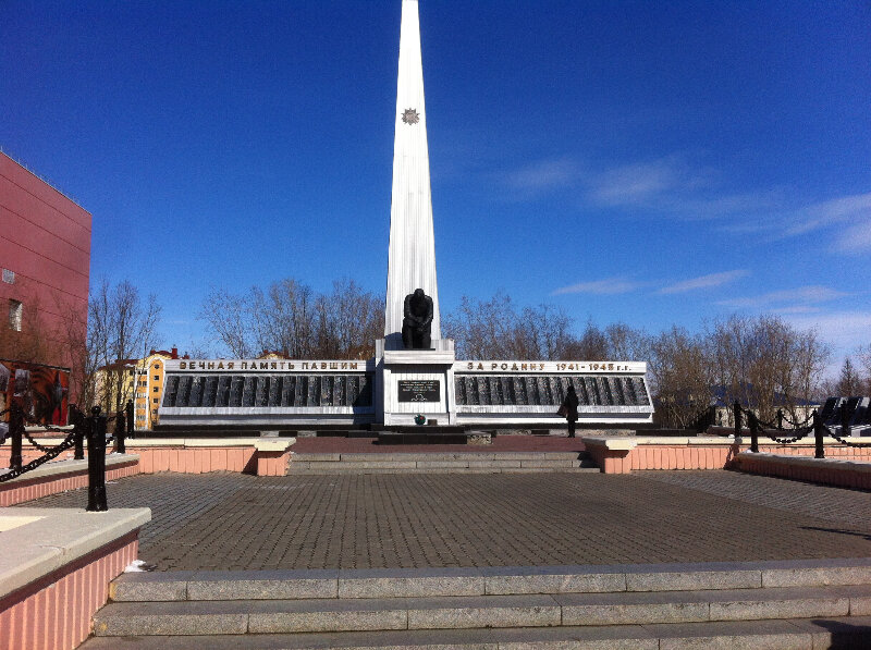 Anıt, heykel Победа, Salehard, foto