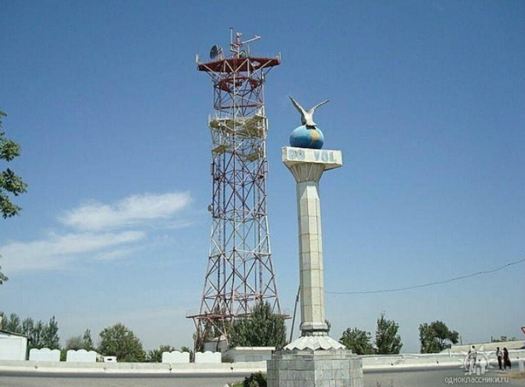 Telekomünikasyon ekipmanları Telecommunication Tower, Semerkant eyaleti, foto